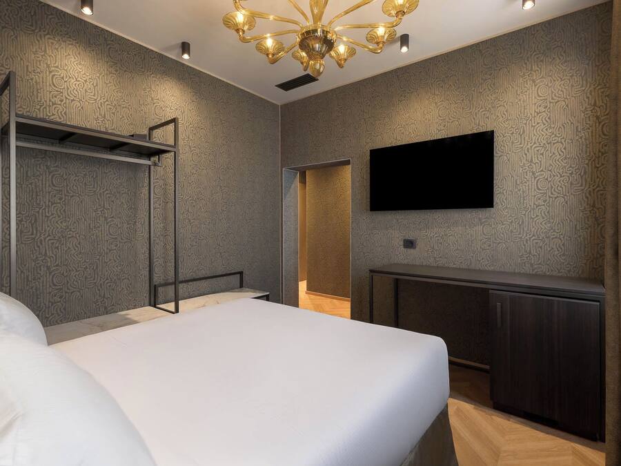 Quarto Duplo ou Twin Clássico | Roupa hipoalergénica, camas de colchão viscoelástico, minibar