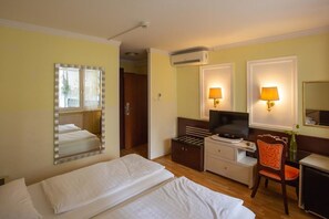 Quarto Duplo | Roupa hipoalergénica, cofre no quarto, com mobília individualizada