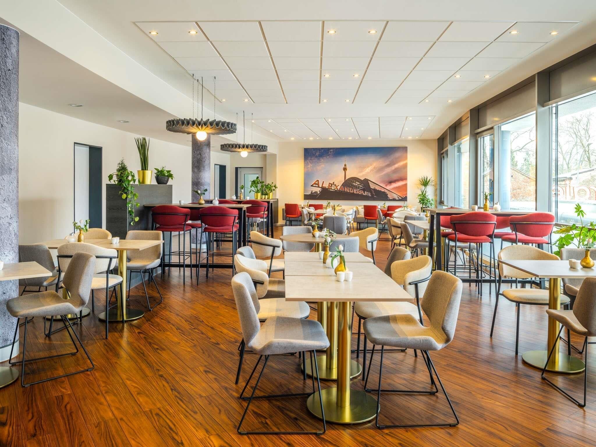 Pequeno-almoço tipo buffet diário mediante uma taxa 