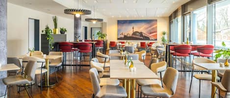 Pequeno-almoço tipo buffet diário mediante uma taxa