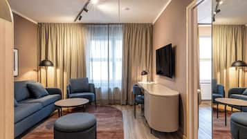 Suite Júnior | Roupa hipoalergénica, minibar, cofre no quarto, secretária