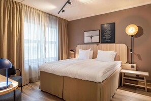 Suite Júnior | Roupa hipoalergénica, minibar, cofre no quarto, secretária 