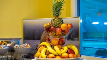 Café da manhã com buffet todos os dias (EUR 13 por pessoa)