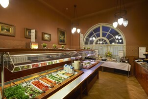 Café da manhã com buffet grátis