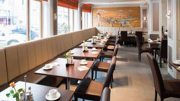 Café da manhã com buffet todos os dias mediante uma taxa