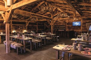 3 restaurantes, café da manhã, culinária internacional