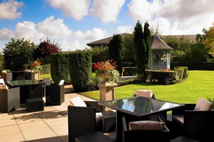 Café da manhã, almoço e jantar; culinária internacional 