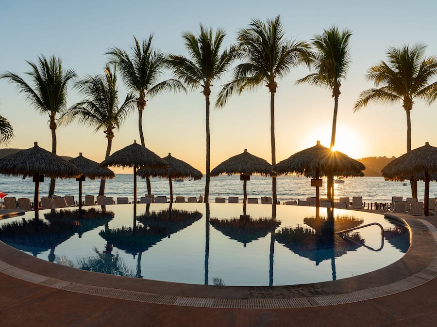 3 piscinas exteriores, guarda-sóis