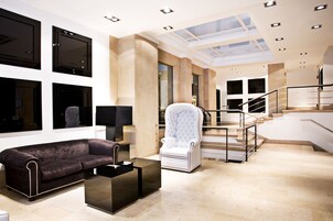 Área de estar no saguão