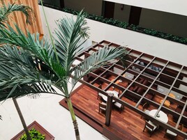 Área de estar no saguão