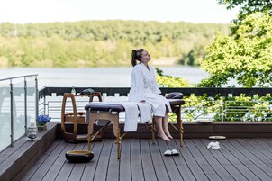 Reflexologia, salas para massagens/tratamentos, manicures e pedicures 