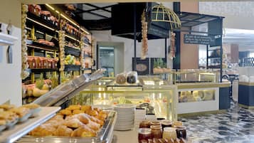 Pequeno-almoço tipo buffet diário incluído