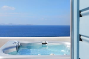 Deluxe Sea View Suite with Outdoor Hot Tub | Roupas de cama de algodão egípcio, roupas de cama premium