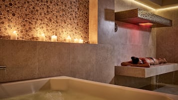 Salas para tratamentos a dois, banheira de hidromassagem, sauna a vapor