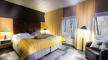 Quarto Comfort | Minibar, secretária, secretária adequada para computadores portáteis