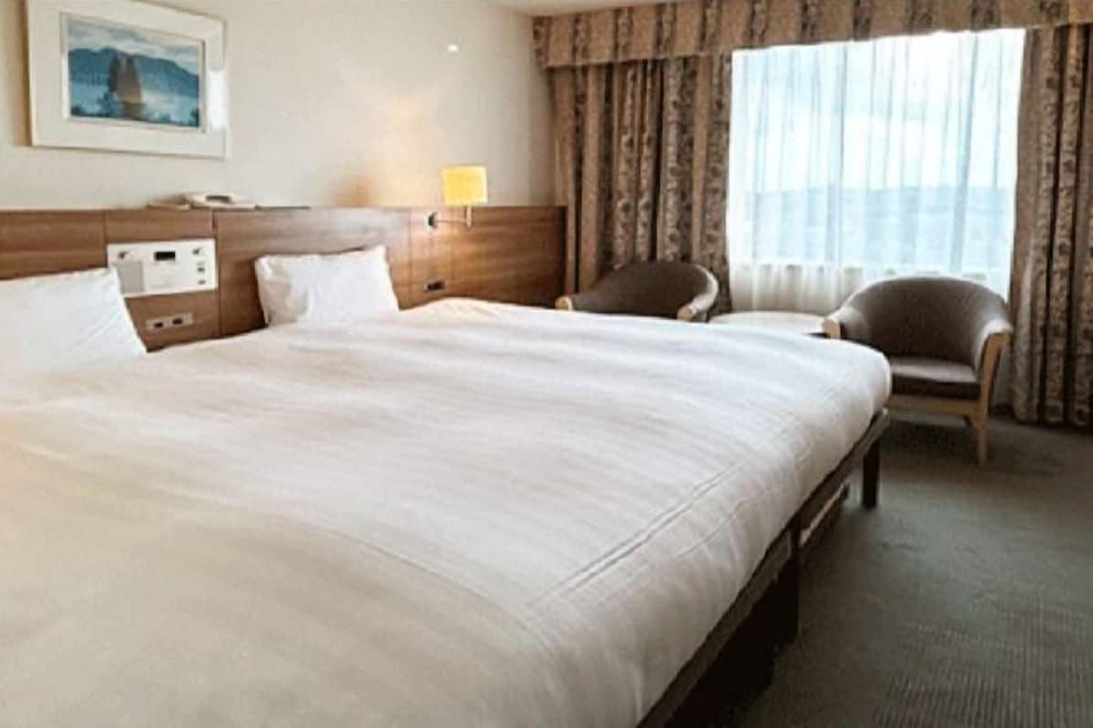 1 quarto, roupas de cama premium, cortinas blackout