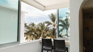 Quarto Standard, 2 camas de casal | Cofre no quarto, secretária adequada para computadores portáteis