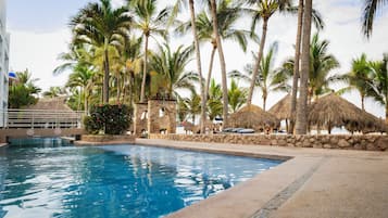 4 piscinas exteriores