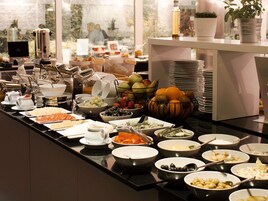 Café da manhã com buffet todos os dias (PLN 55 por pessoa)