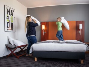 1 quarto, roupa hipoalergénica, cofre no quarto, secretária 