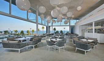 2 restaurantes, cozinha internacional 