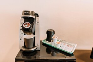 Roupas de cama antialérgicas, espaço de trabalho para notebook