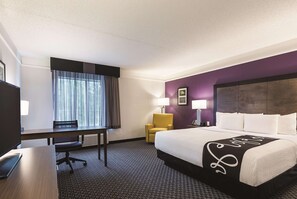 Quarto, 1 cama King, para não fumantes | Roupas de cama premium, escrivaninha, ferros/tábuas de passar roupa