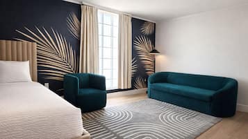 Suite, 2 camas queen-size, não fumadores | Cofre no quarto, secretária, cortinas/cortinados opacos