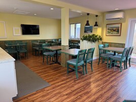 Café da manhã com buffet grátis todos os dias