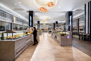 Pequeno-almoço continental diário mediante uma taxa