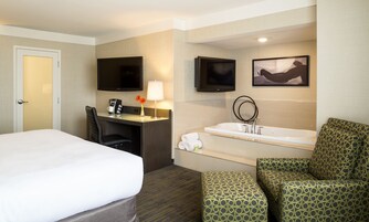 Suite, banheira de hidromassagem | Secretária, cortinas/cortinados opacos, quartos insonorizados 