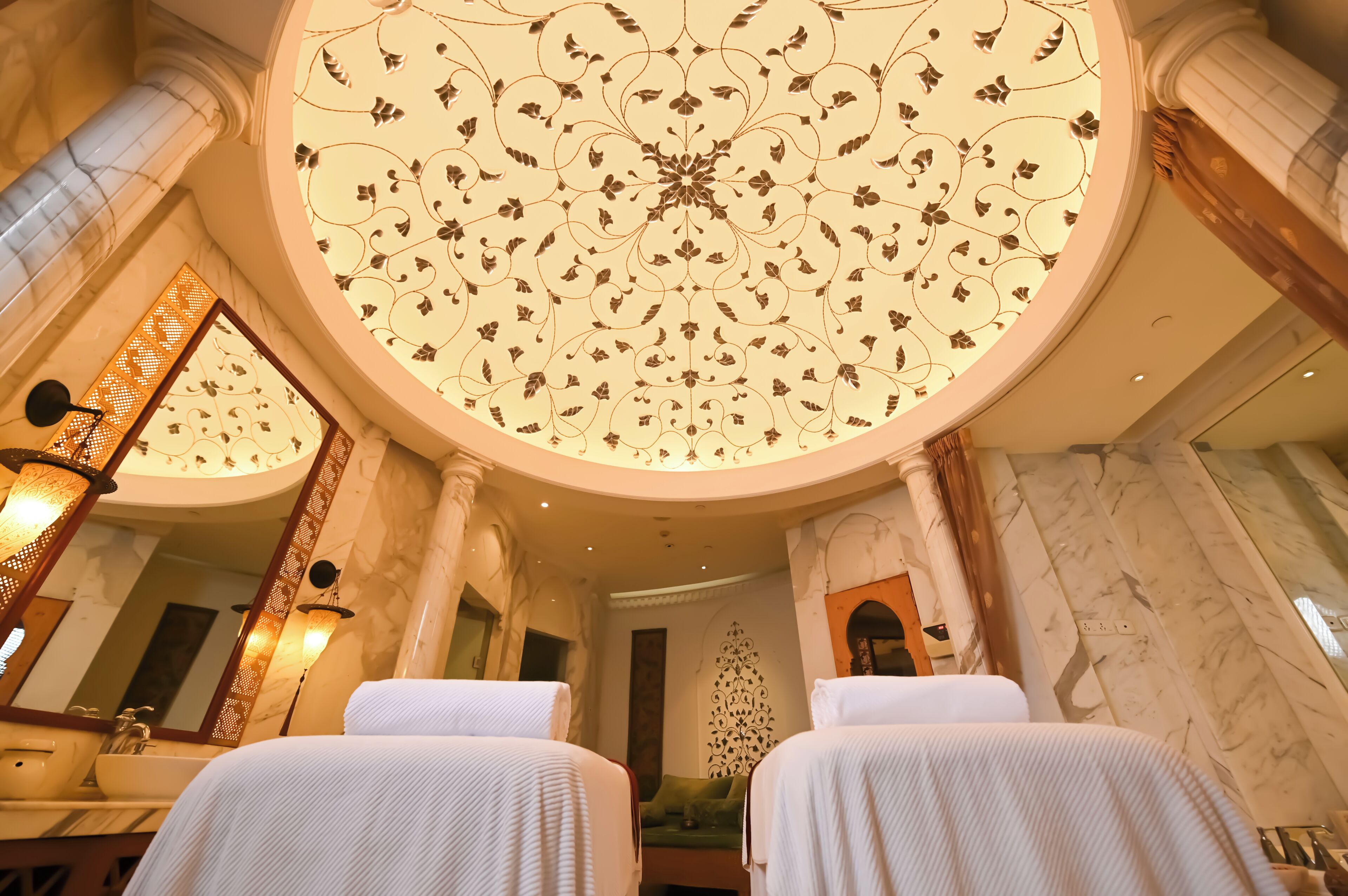 Salas para tratamentos a dois, sauna seca, banheira de hidromassagem