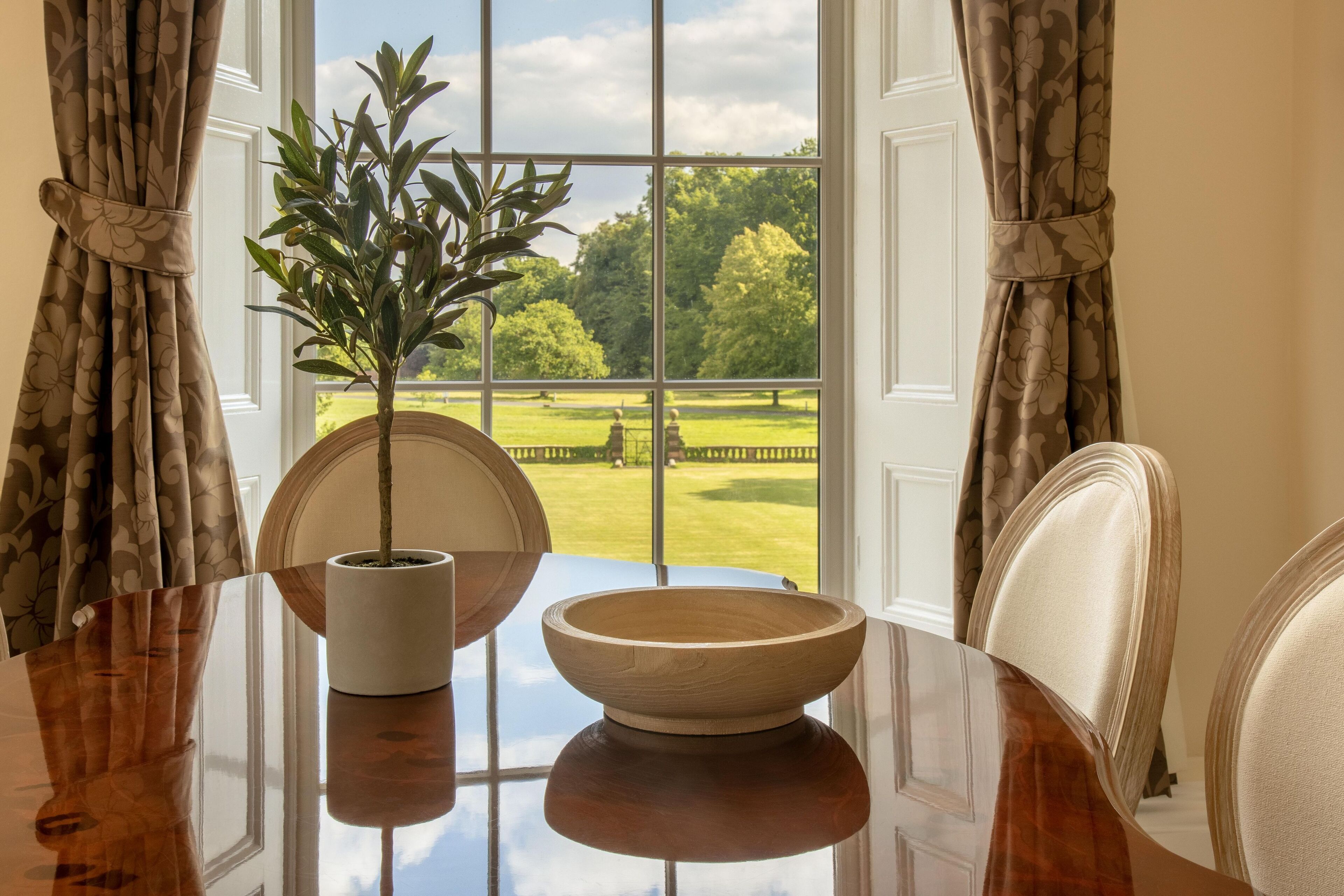 Suite | Com decoração personalizada, secretária 