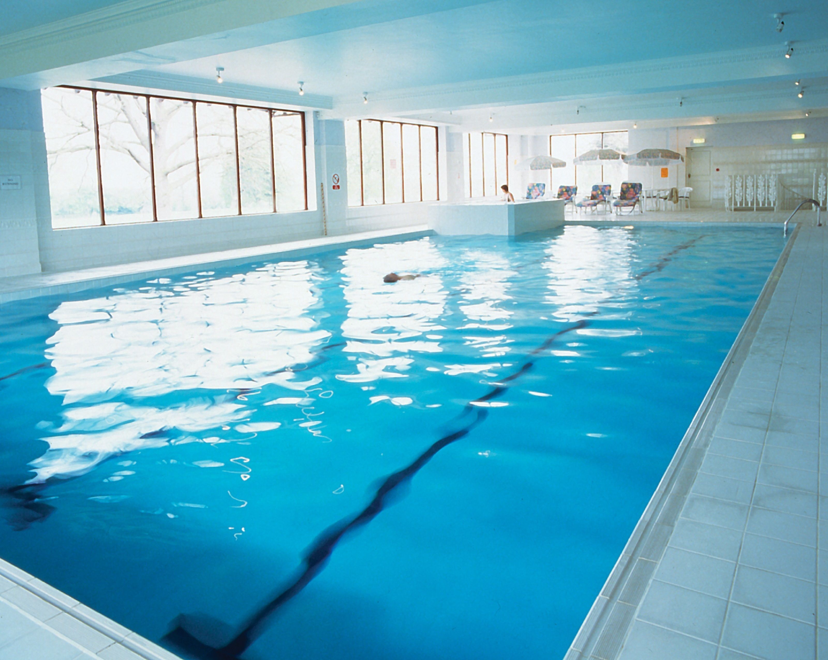 Piscina interior, da(s) 7:00 à(s) 21:00, espreguiçadeiras