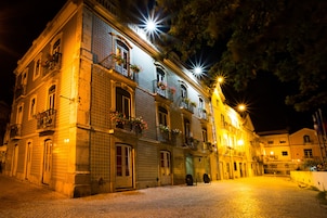 Fachada do alojamento (tarde/noite)