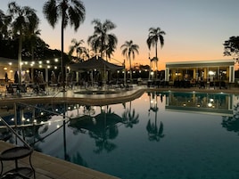 3 piscinas exteriores, da(s) 10:00 à(s) 22:00, toldos gratuitos