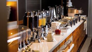 Pequeno-almoço tipo buffet diário mediante uma taxa