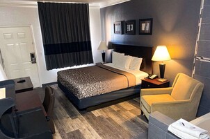 Ferros/tábuas de passar roupa, Wi-Fi de cortesia, roupa de cama