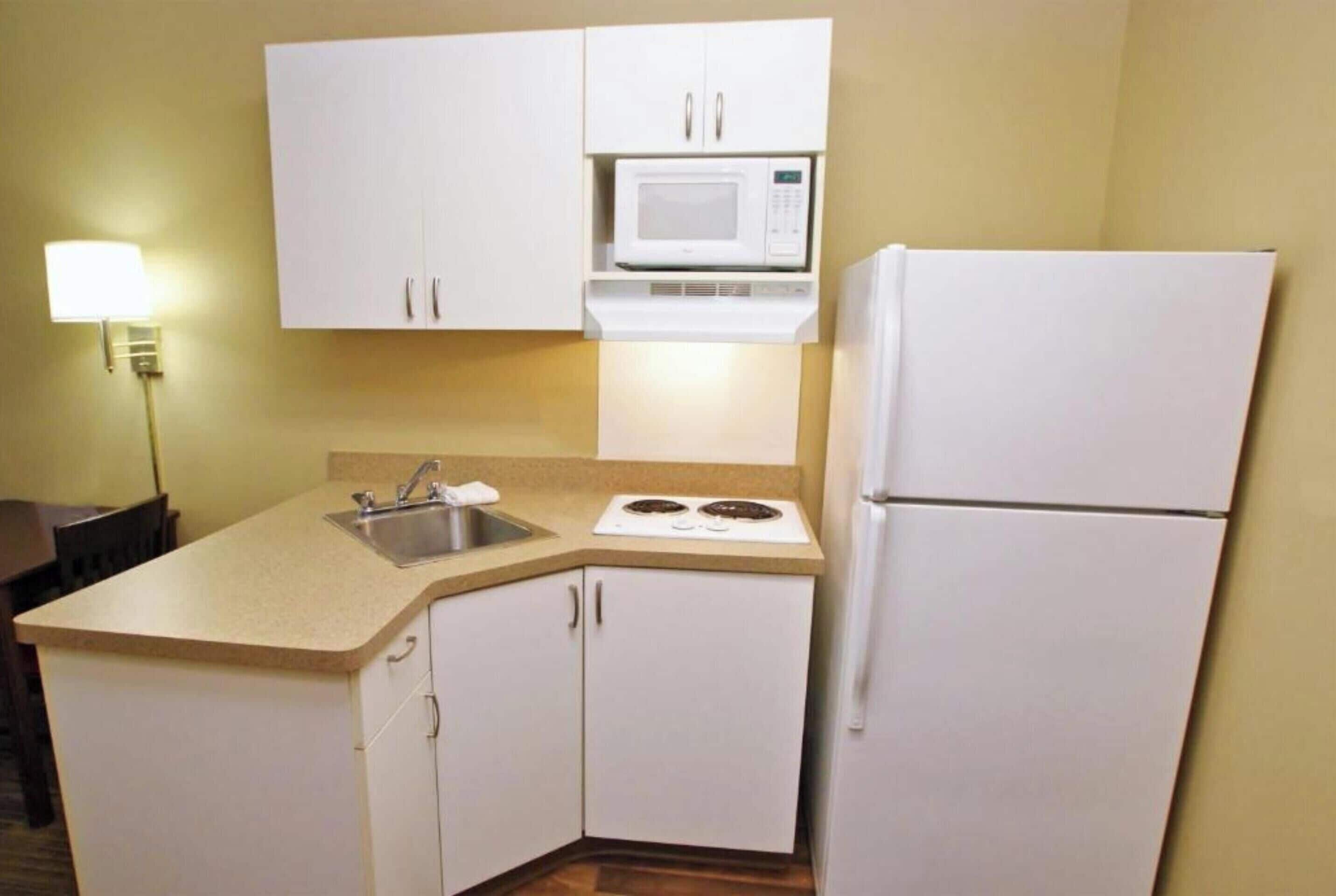 Quarto, 2 camas de casal, para não fumantes, cozinha | Cozinha privada | Geladeira, micro-ondas, fogão, cooktop