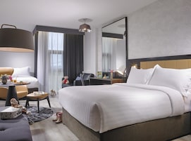 Quarto Familiar (Superior) | Roupa hipoalergénica, cofre no quarto, secretária