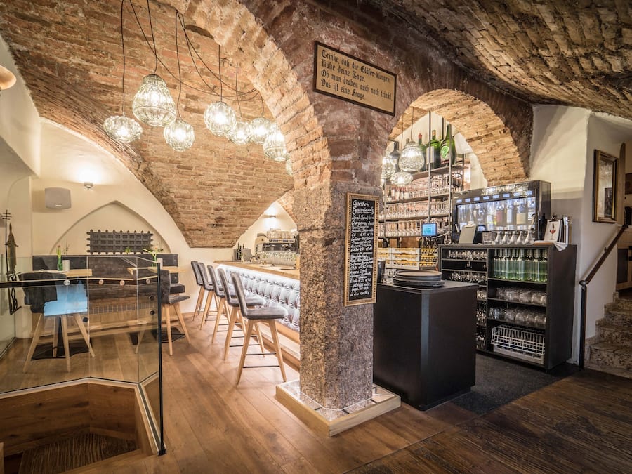 Almoços e jantares servidos, incluindo cozinha internacional