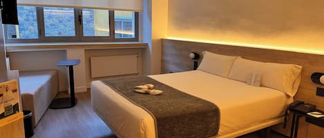 Minibar, cofre no quarto, secretária