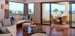 Two-Bedroom Suite, Ocean View | Área de estar | TV LCD 32 polegadas com canais via satélite