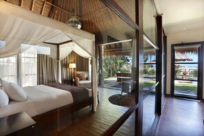 Villa Familiar, 2 quartos, vista para o oceano | 1 quarto, minibar, cofre no quarto, secretária 