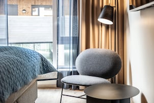 Camas de colchão pillowtop, cortinas/cortinados opacos