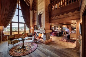 Suíte (d’Exception) | Área de estar | TV LCD 42 polegadas com canais via satélite, TV, pisos aquecidos