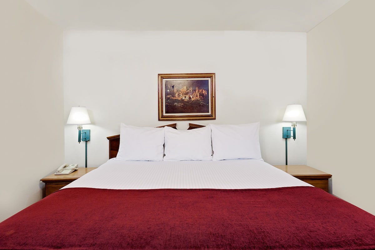 Roupas de cama premium, cofres nos quartos, escrivaninha