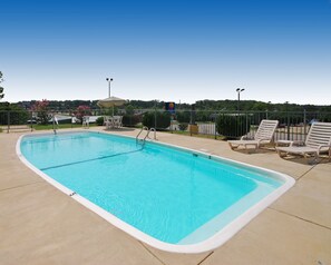 Piscina exterior sazonal 