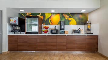 Café da manhã com buffet grátis todos os dias