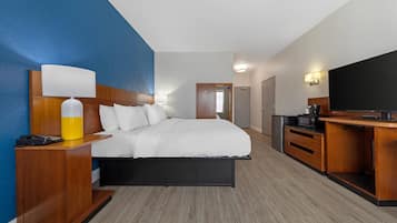 Quarto standard, 1 cama King, para não fumantes | Roupas de cama premium, cofres nos quartos, escrivaninha